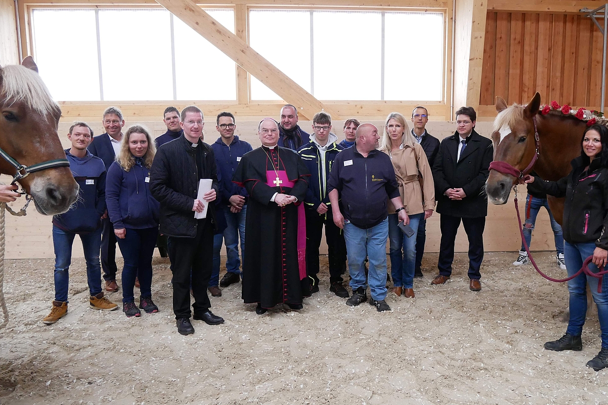 Eine neue Reithalle für kleine Könige und Königinnen